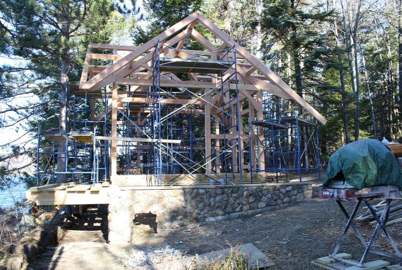 Water's Edge Cottage: An Exquisite Use of Limited Space