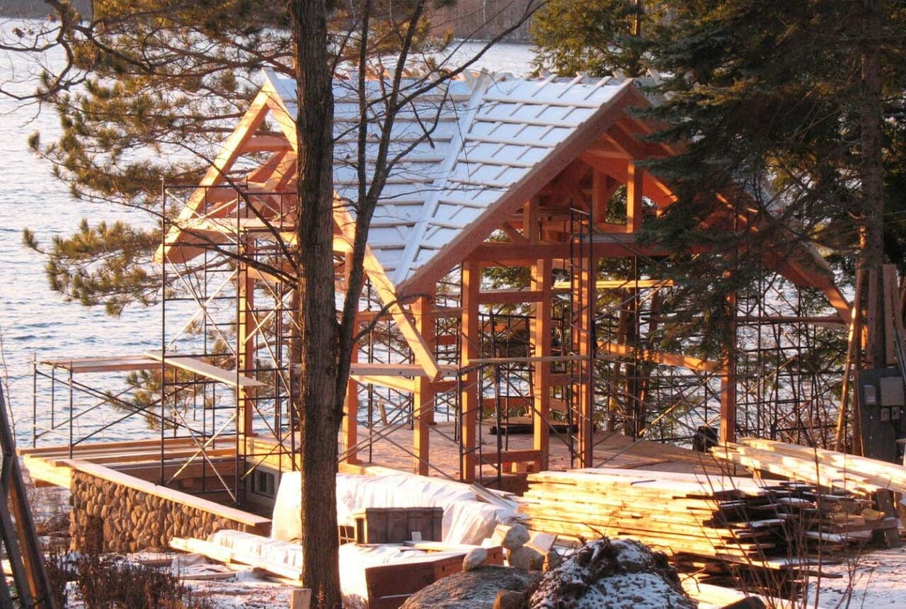 Water's Edge Cottage: An Exquisite Use of Limited Space